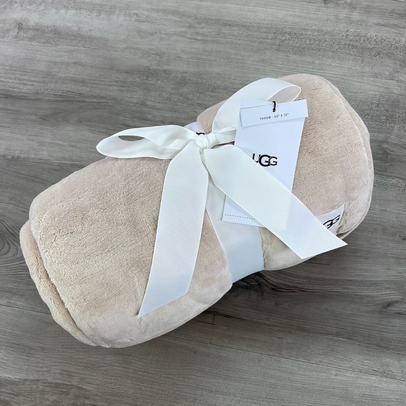 UGG | Accents | Ugg Throw Living Room Bedroom Blanket Tan | Poshmark